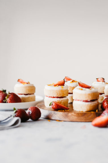 Mini Victoria Sandwhich Cakes – Salted Honey